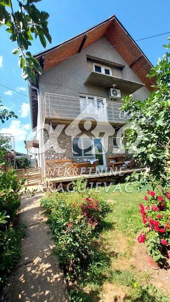 Samostalna porodična vila 200 m², za renoviranje, Stanovo, Kragujevac