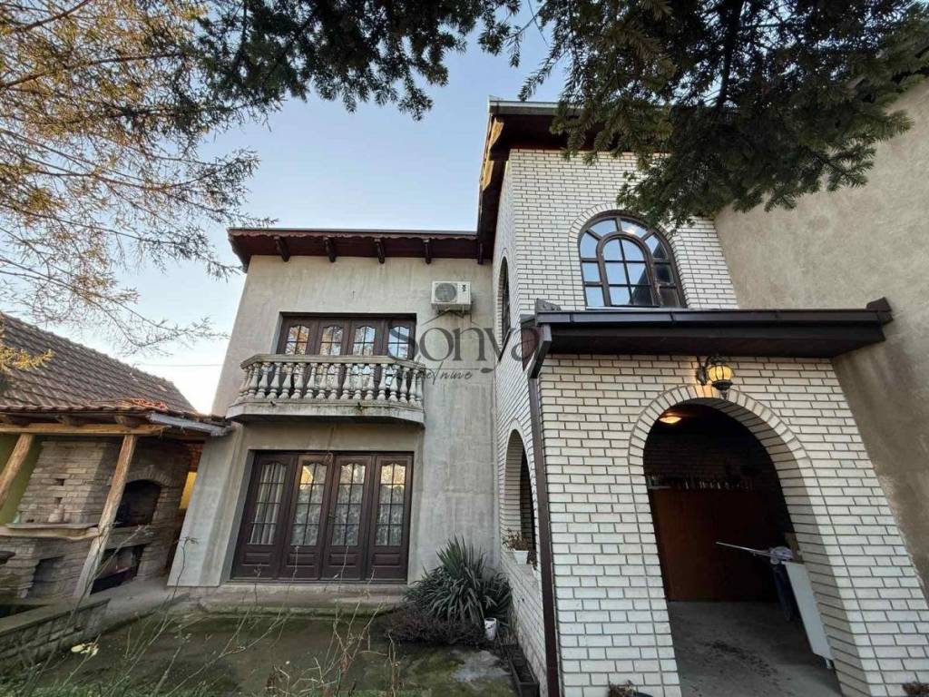Samostalna porodična vila 157 m², u dobrom stanju, Ruma