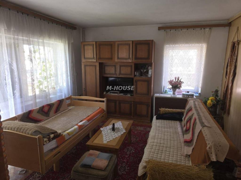 Samostalna porodična vila 156 m², u dobrom stanju, Sombor