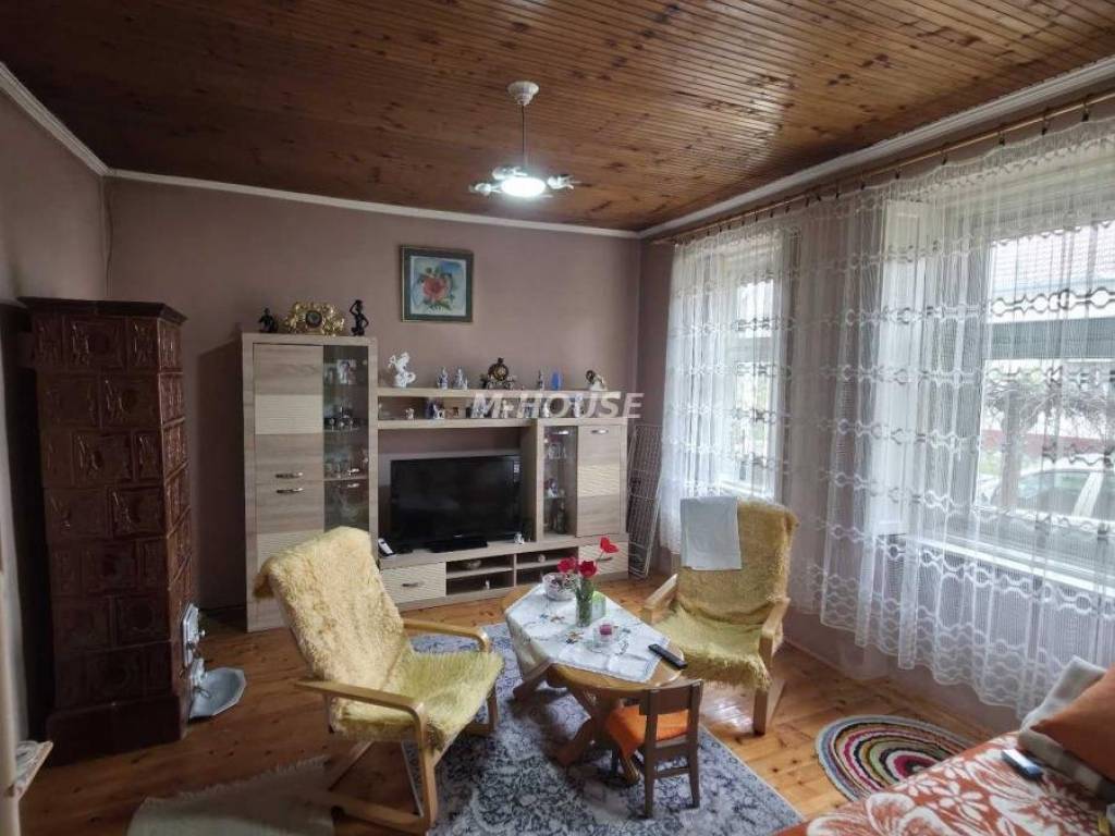 Samostalna porodična vila 99 m², u dobrom stanju, Sombor