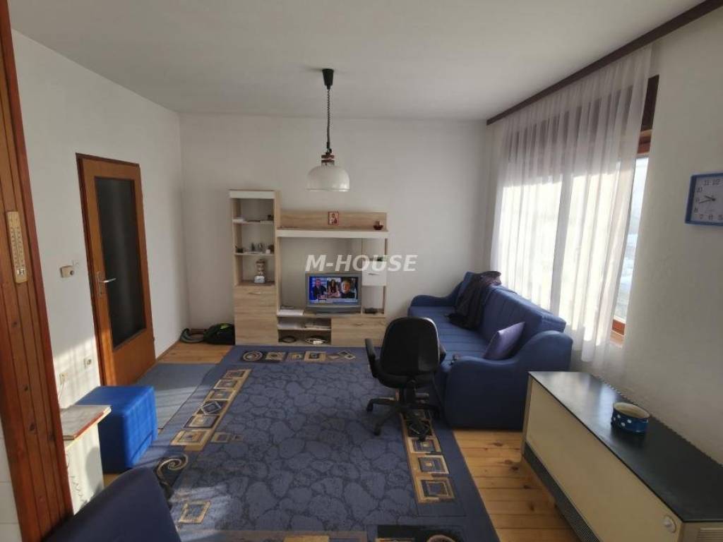 Samostalna porodična vila 263 m², u dobrom stanju, Sombor
