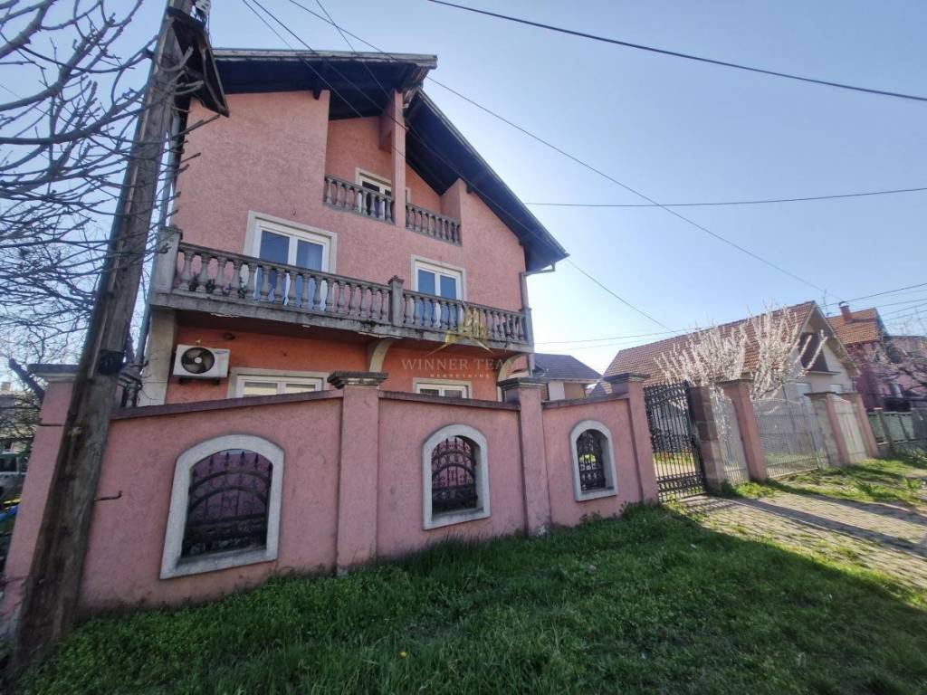 Samostalna porodična vila 250 m², u dobrom stanju, Ćuprija