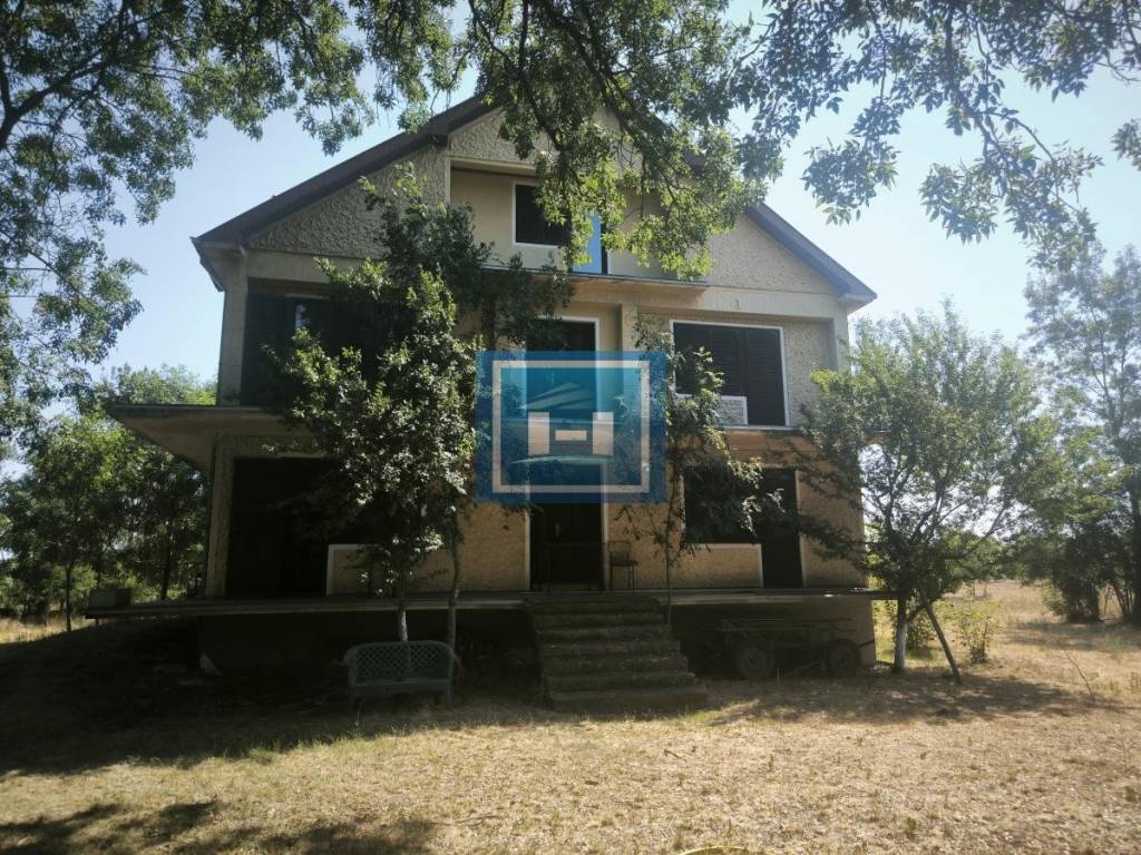 Samostalna porodična vila 779 m², u dobrom stanju, Ćuprija