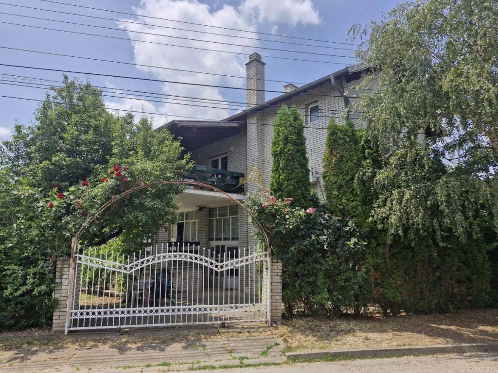 Samostalna porodična vila 230 m², u dobrom stanju, Ćuprija