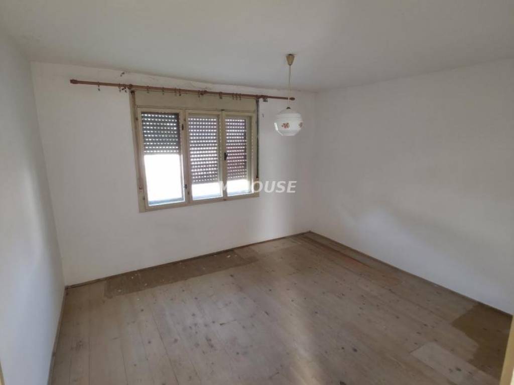 Samostalna porodična vila 115 m², u dobrom stanju, Sombor