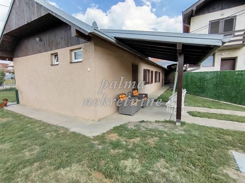 Samostalna porodična vila 98 m², u dobrom stanju, Pivara, Kragujevac