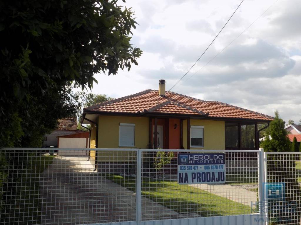 Samostalna porodična vila 96 m², u dobrom stanju, Paraćin