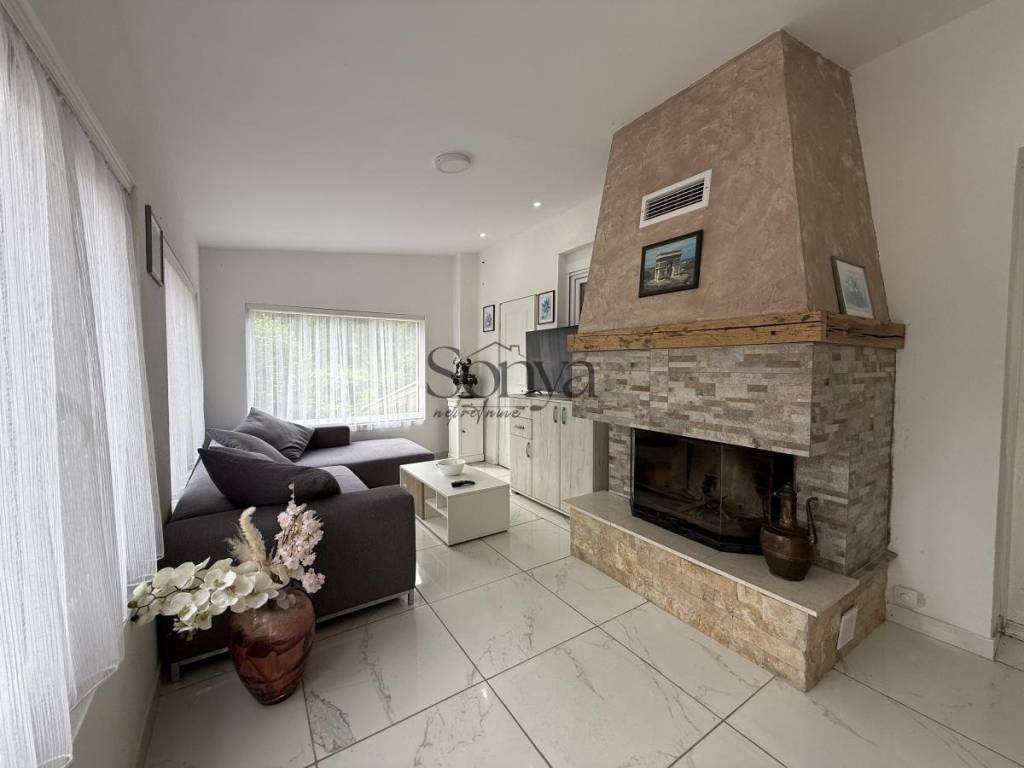 Samostalna porodična vila 58 m², u dobrom stanju, Centar, Irig
