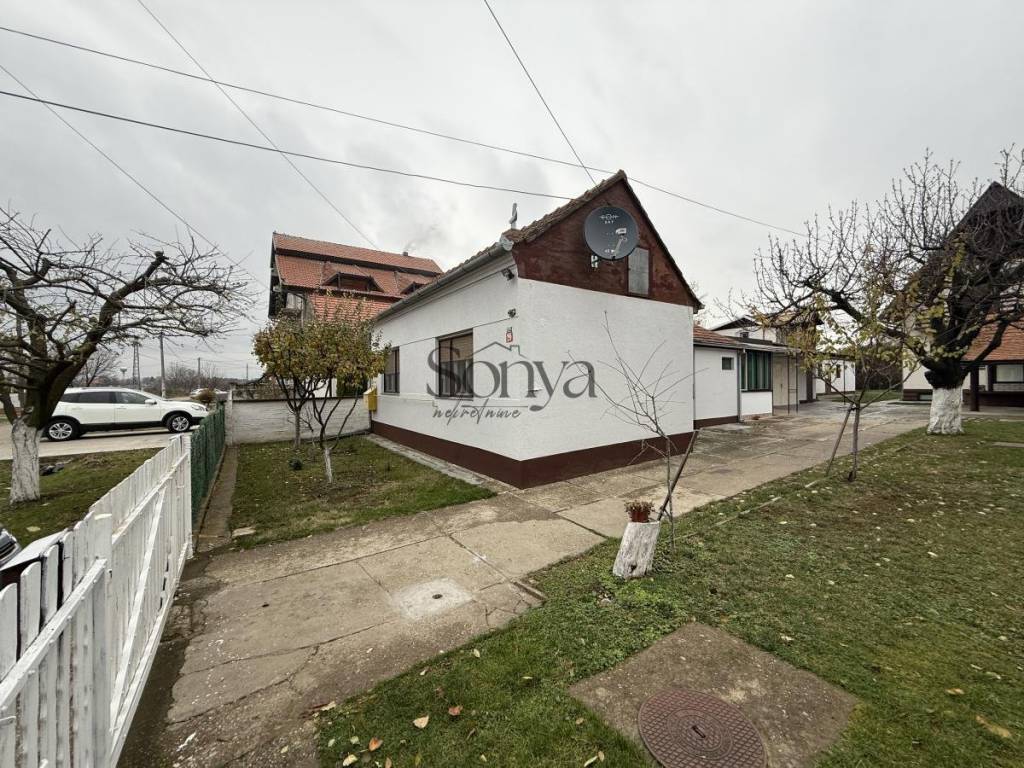 Samostalna porodična vila 135 m², u dobrom stanju, Ruma
