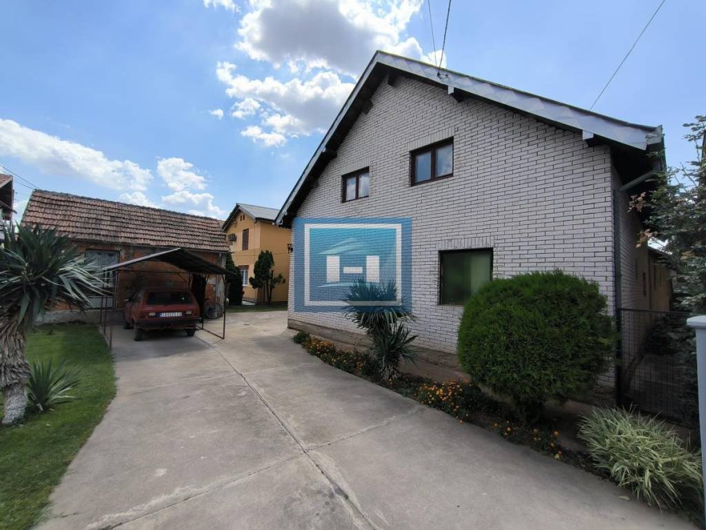 Samostalna porodična vila 250 m², u dobrom stanju, Ćuprija