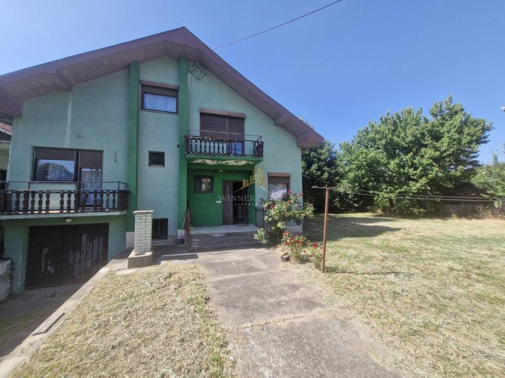 Samostalna porodična vila 308 m², u dobrom stanju, Jagodina
