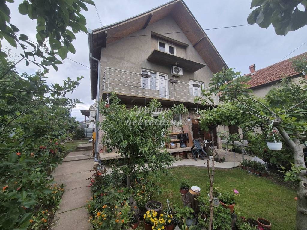 Samostalna porodična vila 200 m², za renoviranje, Stanovo, Kragujevac