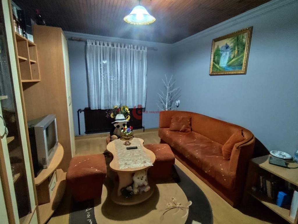 Samostalna porodična vila 130 m², u dobrom stanju, Aleksandrovo, Subotica