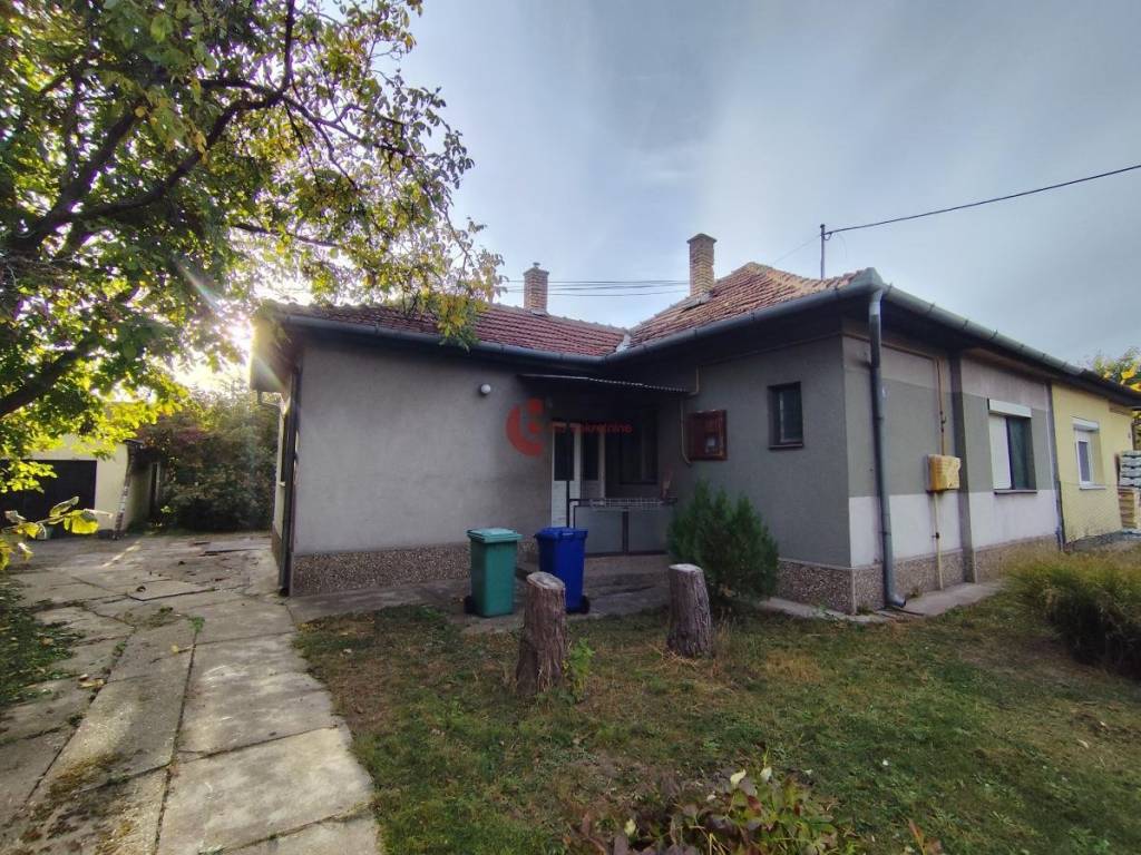 Samostalna porodična vila 95 m², u dobrom stanju, Kertvaroš, Subotica