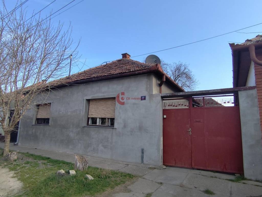Samostalna porodična vila 110 m², u dobrom stanju, Centar 1, Subotica
