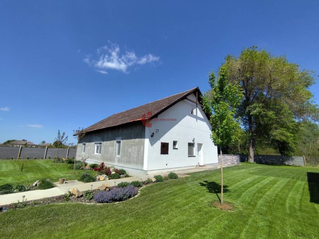 Samostalna porodična vila 163 m², u dobrom stanju, Centar 1, Subotica