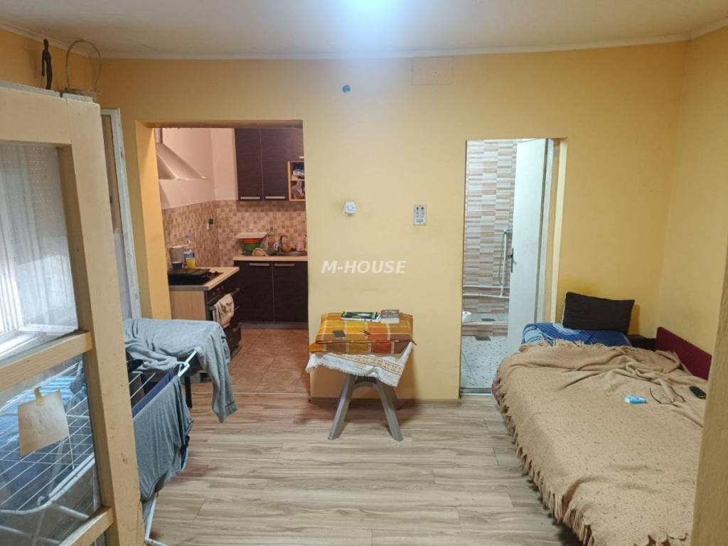 Samostalna porodična vila 94 m², u dobrom stanju, Sombor