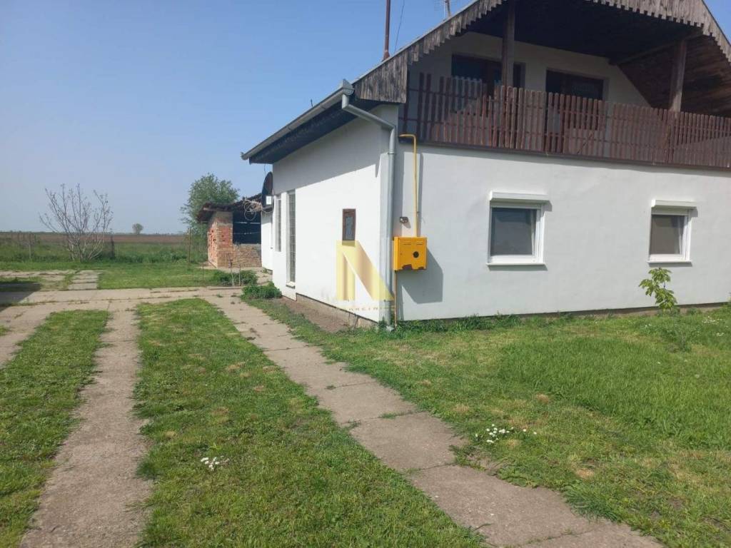 Samostalna porodična vila 67 m², u dobrom stanju, Centar - Novi Bulevar, Novi Sad