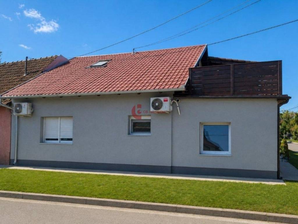 Samostalna porodična vila 120 m², u dobrom stanju, Centar 1, Subotica
