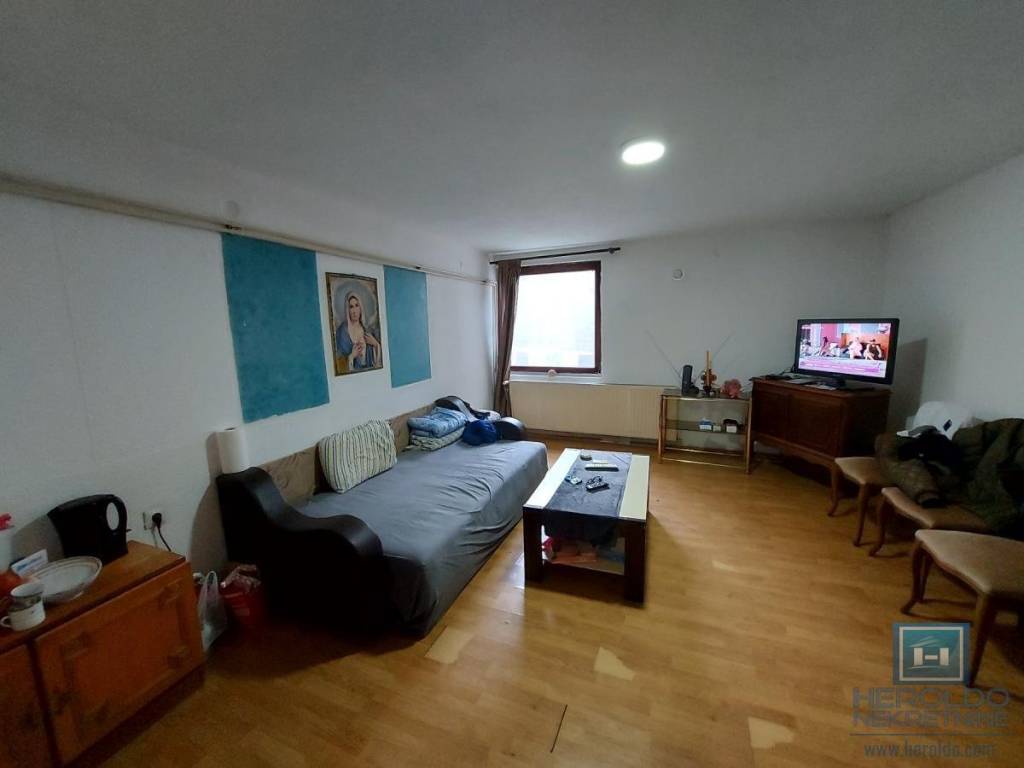 Samostalna porodična vila 120 m², u dobrom stanju, Jagodina