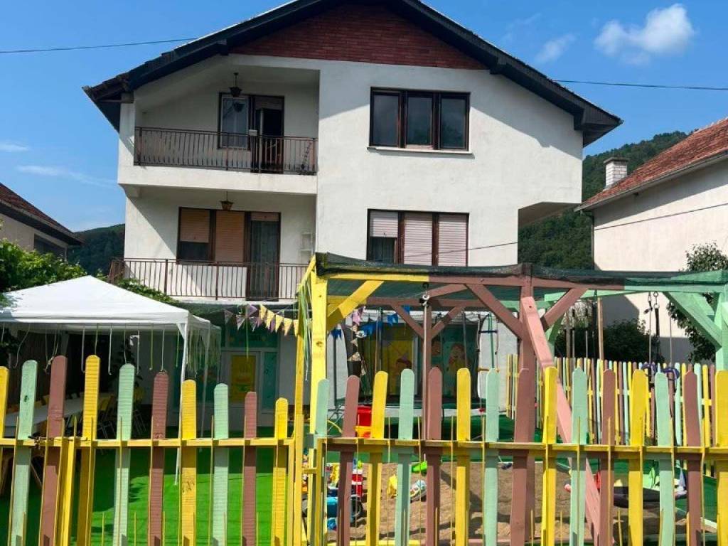 Samostalna porodična vila Jugoslovenska 65, Surdulica