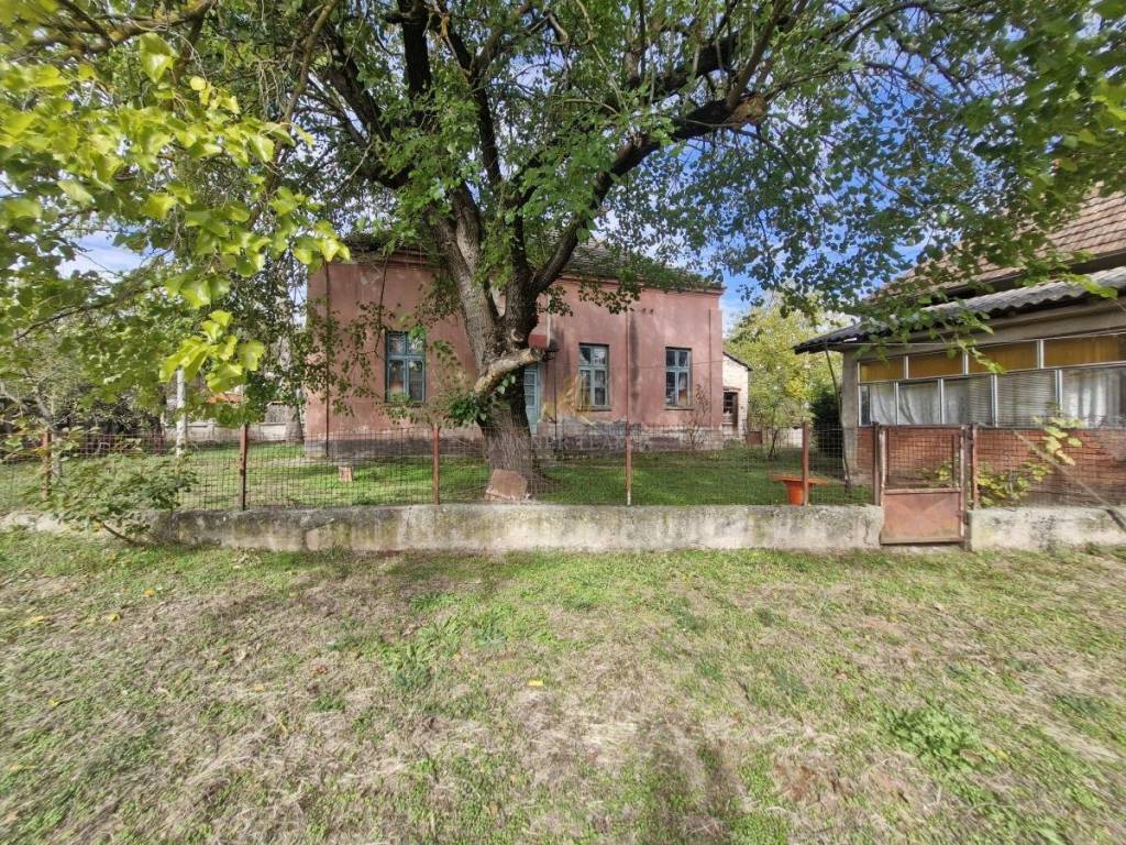 Samostalna porodična vila 110 m², u dobrom stanju, Ćuprija