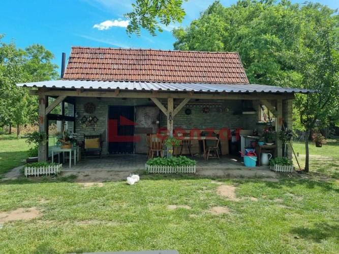 Samostalna porodična vila Peščarina 229, Radanovac, Subotica
