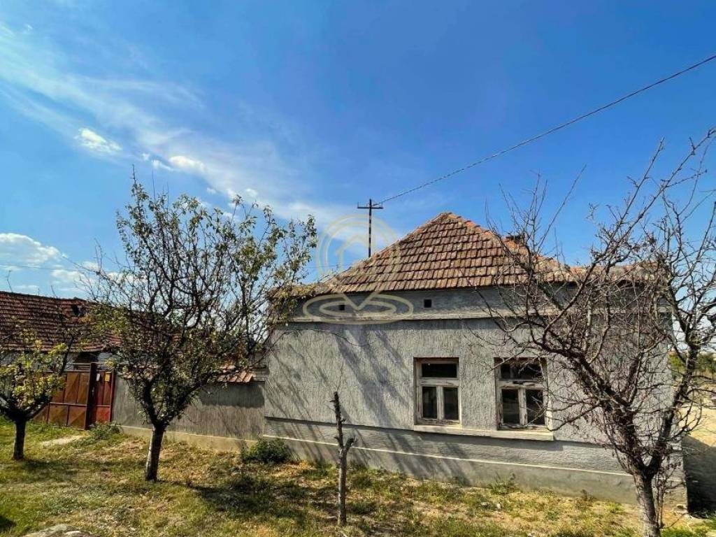 Samostalna porodična vila 128 m², u dobrom stanju, Kovilj - Fruška Gora, Novi Sad