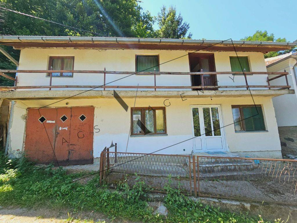 Samostalna porodična vila 94 m², Centar, Kraljevo