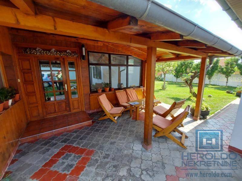Samostalna porodična vila 200 m², u dobrom stanju, Jagodina