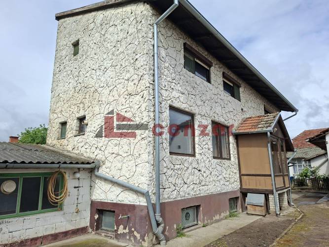 Samostalna porodična vila Valjevska 5, Peščara, Novo Selo, Subotica