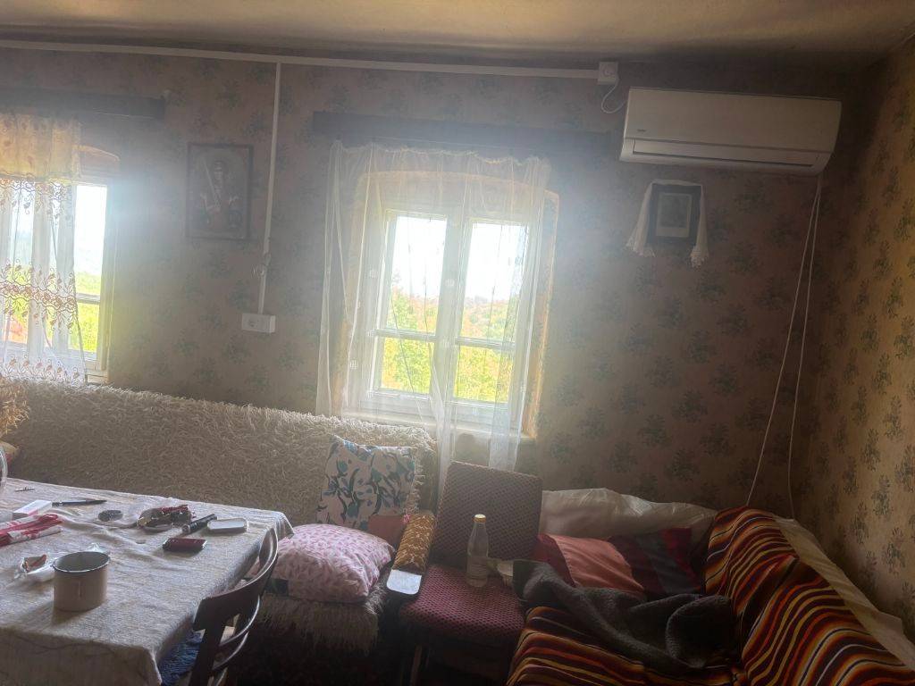 Samostalna porodična vila 89 m², u dobrom stanju, Krčagovo, Užice