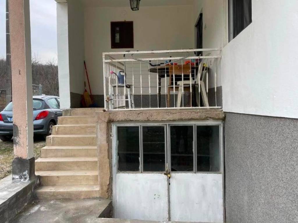 Samostalna porodična vila 80 m², za renoviranje, Zitoradja
