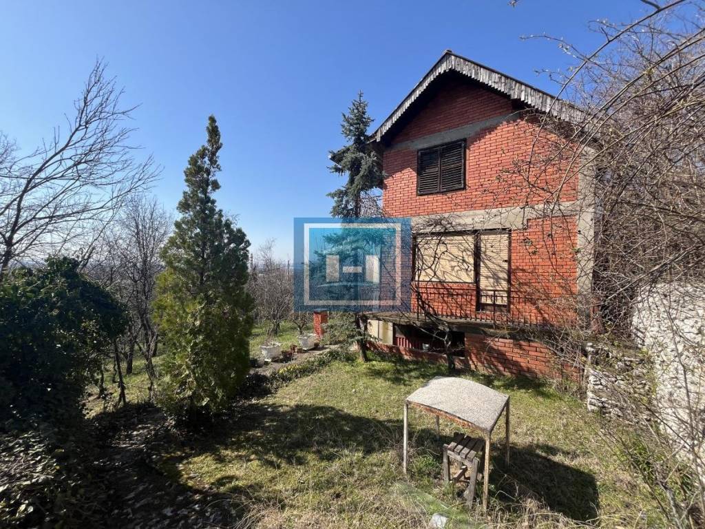 Samostalna porodična vila 119 m², u dobrom stanju, Paraćin
