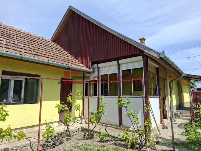 Samostalna porodična vila Bele Bartoka 13, Mali Radanovac, Subotica