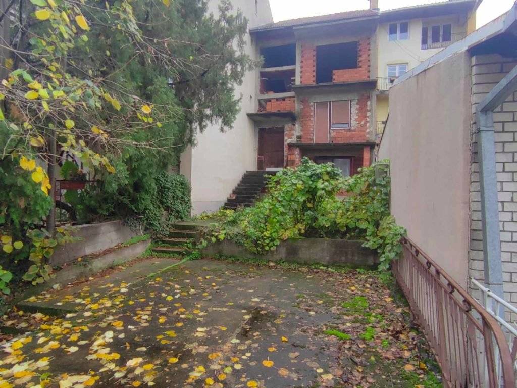 Samostalna porodična vila 250 m², za renoviranje, Bubanj - Pasi Poljana - Lalinac, Niš