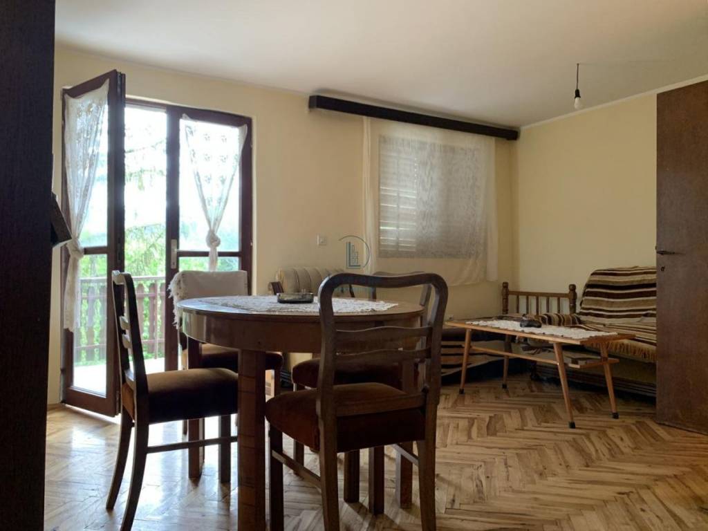 Samostalna porodična vila 106 m², u dobrom stanju, Mionica