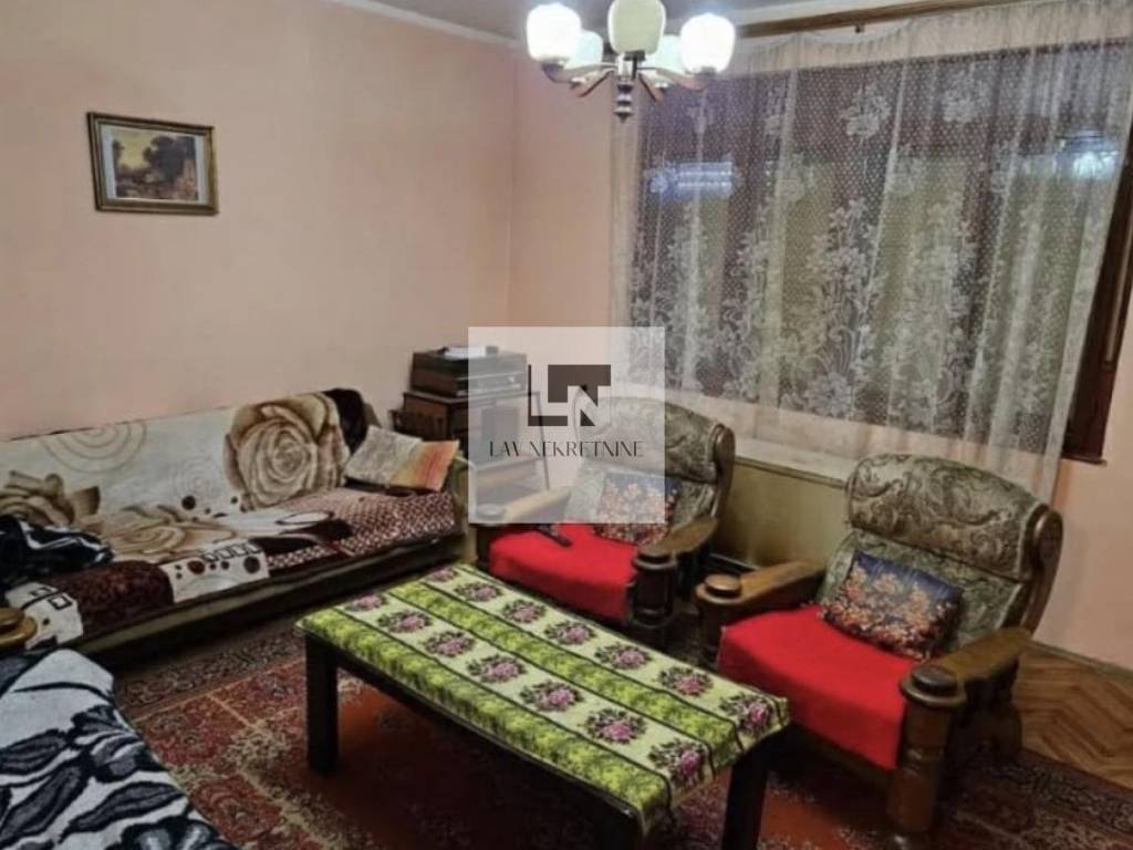Samostalna porodična vila 140 m², u dobrom stanju, Mitrovica