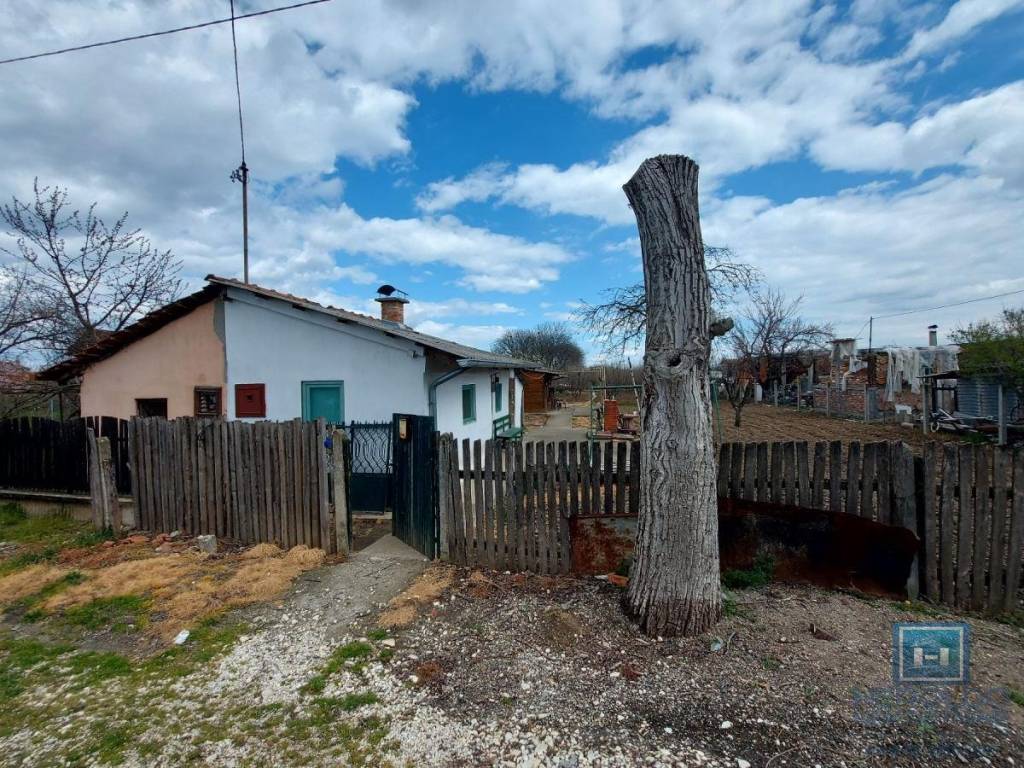 Samostalna porodična vila 30 m², u dobrom stanju, Jagodina