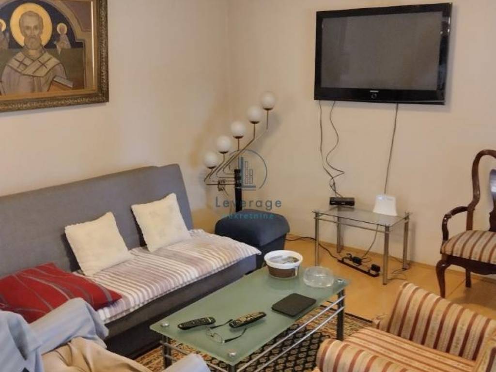 Samostalna porodična vila 433 m², u dobrom stanju, Belegiš, Stara Pazova