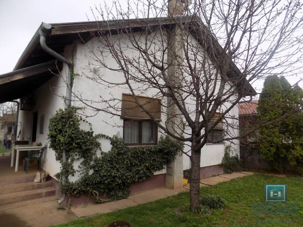 Samostalna porodična vila 72 m², u dobrom stanju, Paraćin