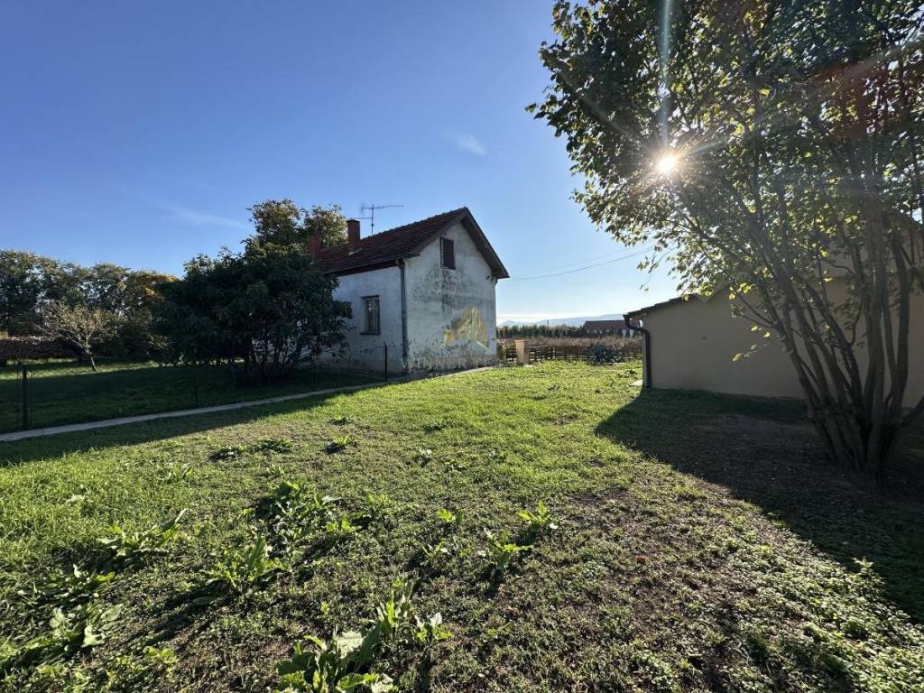 Samostalna porodična vila 81 m², u dobrom stanju, Ćuprija