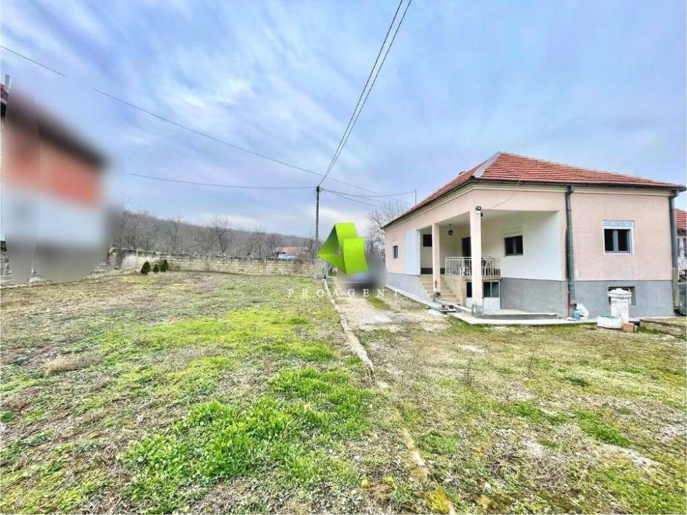 Samostalna porodična vila 80 m², u dobrom stanju, Zitoradja