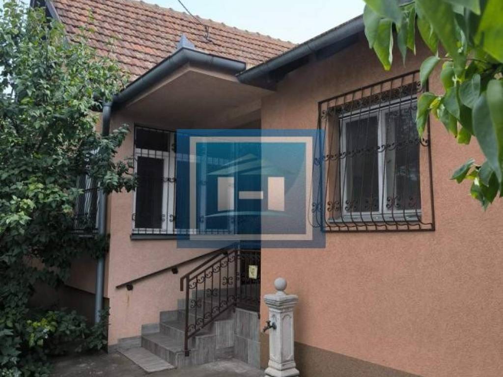 Samostalna porodična vila 92 m², u dobrom stanju, Ćuprija
