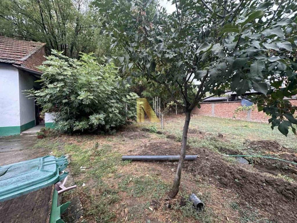 Samostalna porodična vila 110 m², u dobrom stanju, Centar - Novi Bulevar, Novi Sad