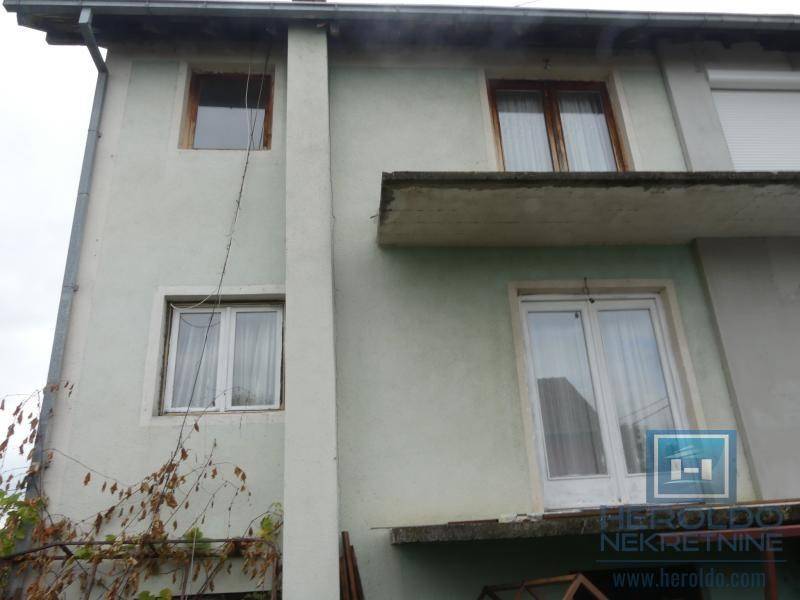 Samostalna porodična vila 250 m², u dobrom stanju, Jagodina