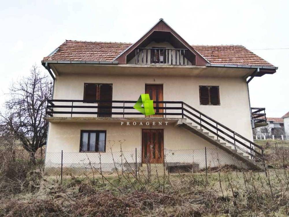 Samostalna porodična vila 100 m², u dobrom stanju, Gadžin Han