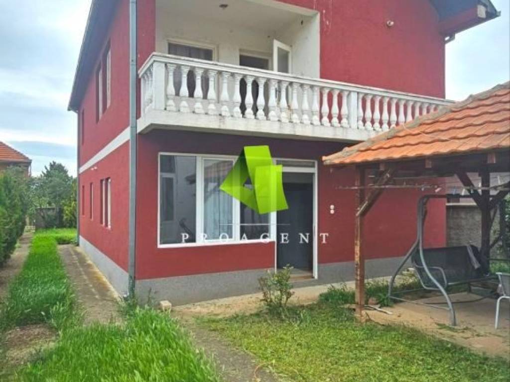 Samostalna porodična vila 180 m², u dobrom stanju, Doljevac