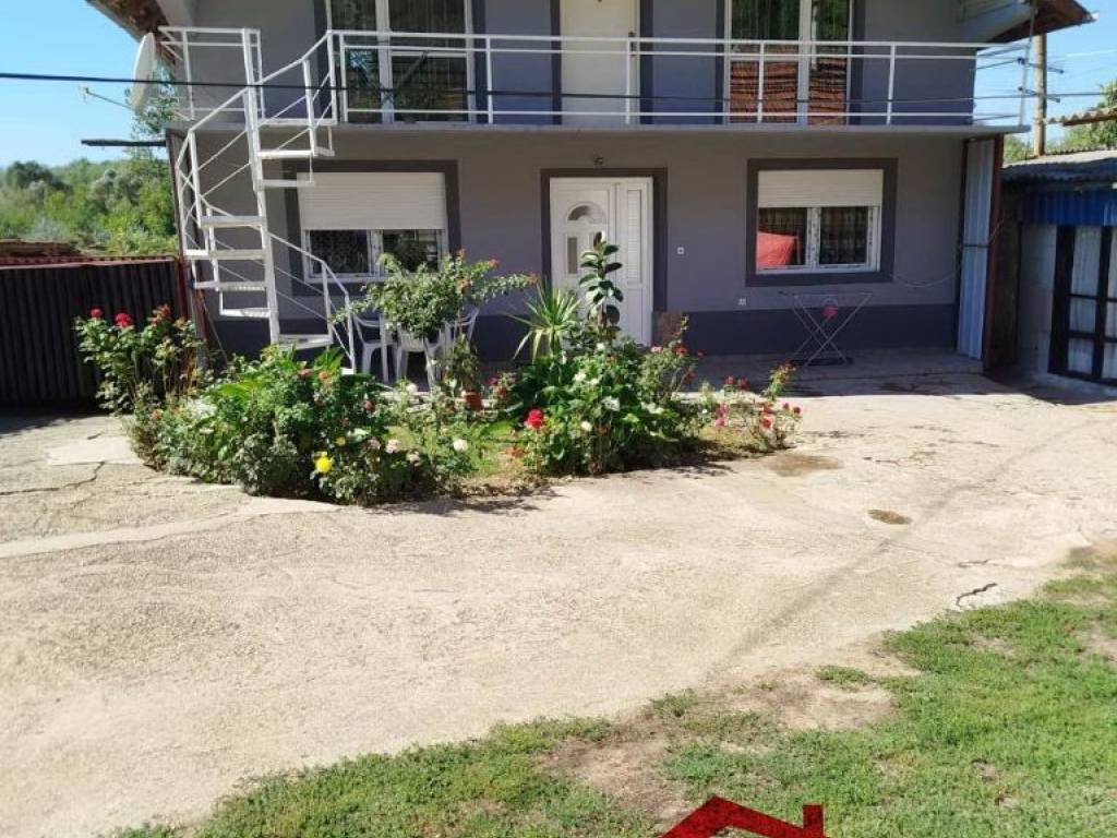 Samostalna porodična vila 130 m², Doljevac