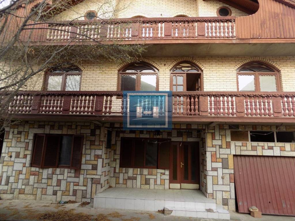 Samostalna porodična vila 500 m², u dobrom stanju, Paraćin
